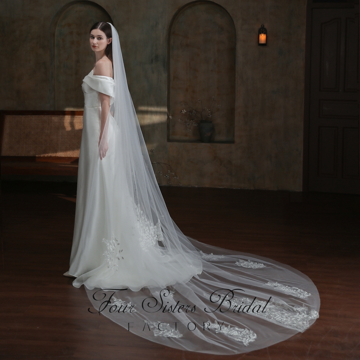 118 Inch Leaf-Shaped Lace Train Veil