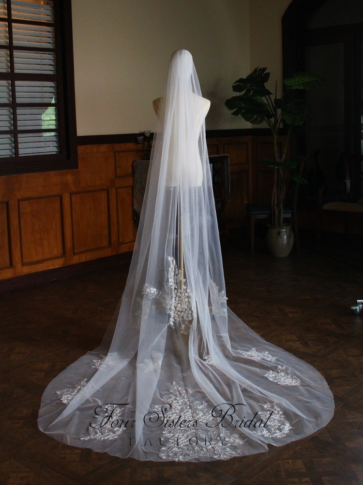 118 Inch Leaf-Shaped Lace Train Veil
