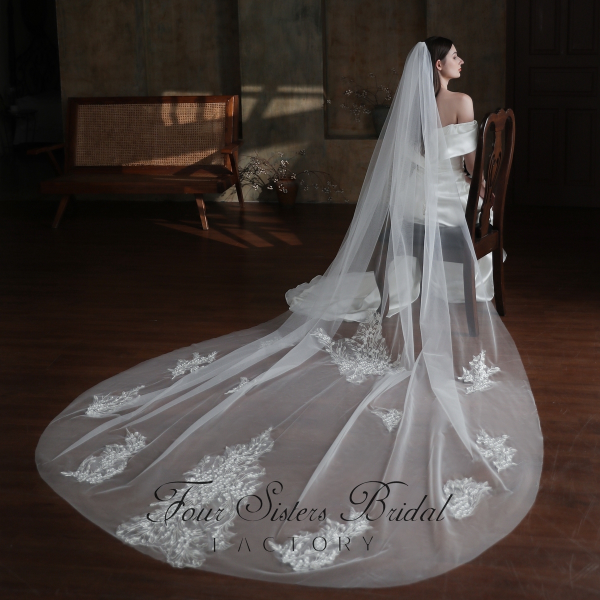 118 Inch Leaf-Shaped Lace Train Veil