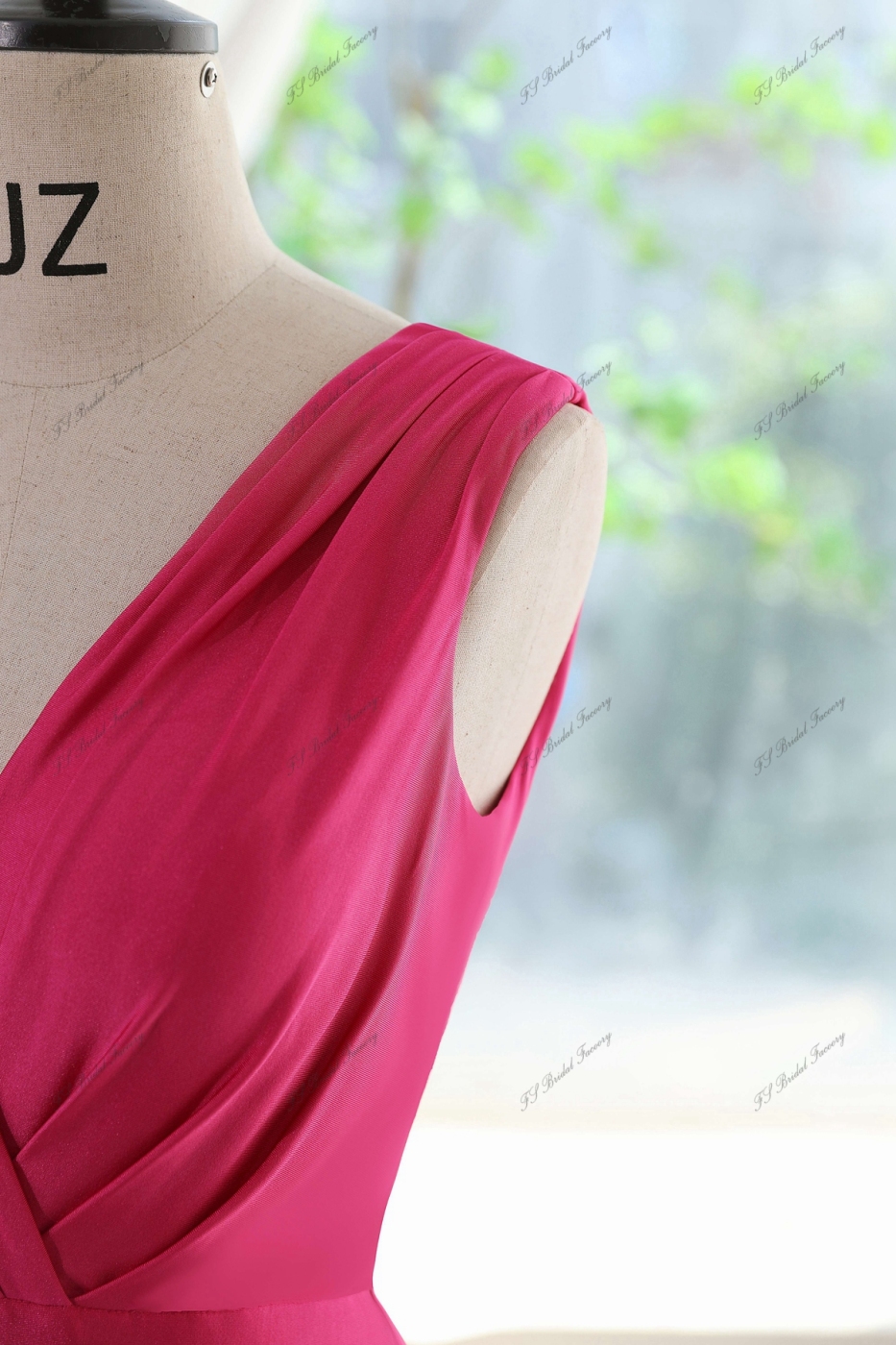 Pleated Form-fitting Prom Dress With V-neck And V-neck