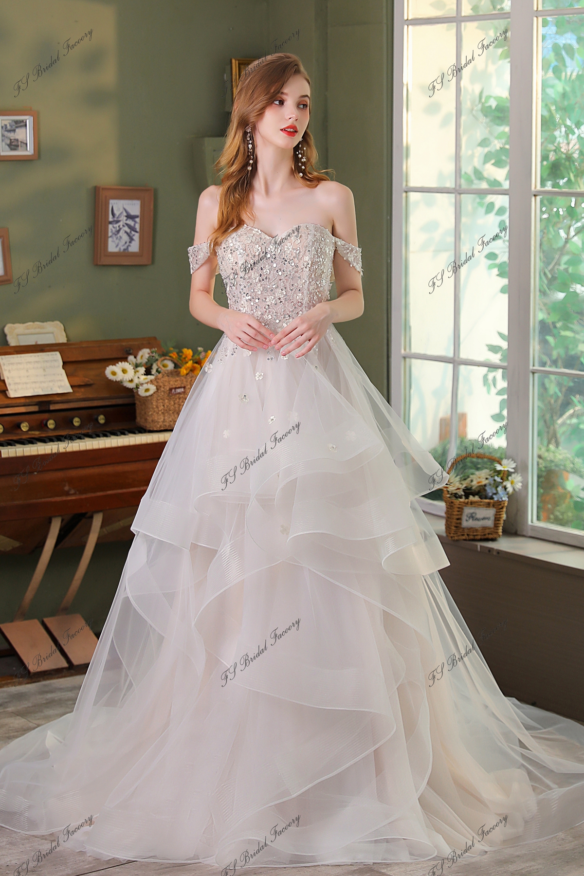 Princess Cut Wedding Dress With Detached Sleeve Sweet Heart Neckline