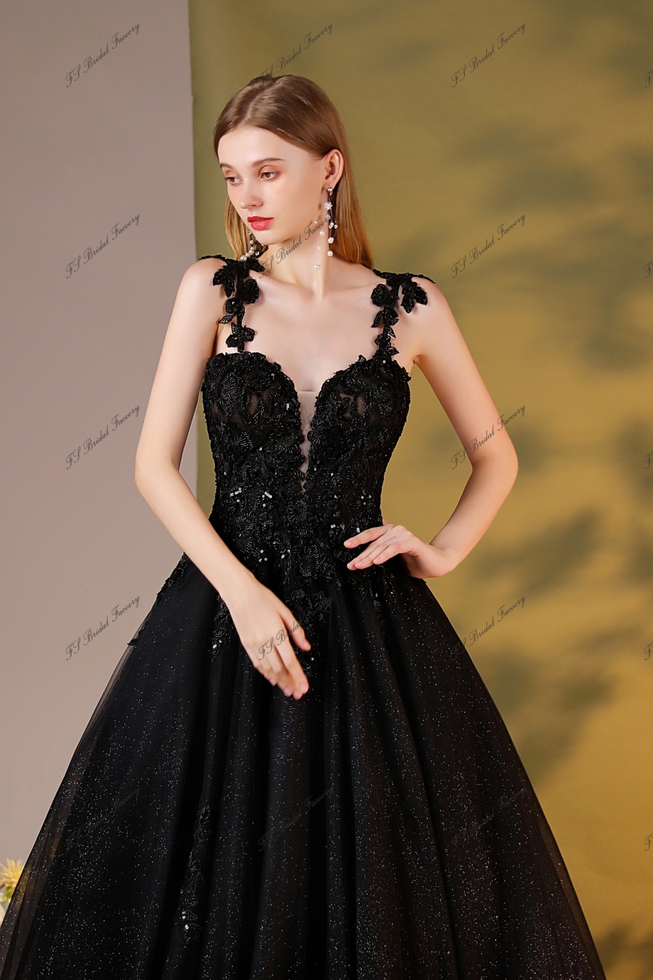 Detached Shoulder Strap With Big Ball Bridal Gown