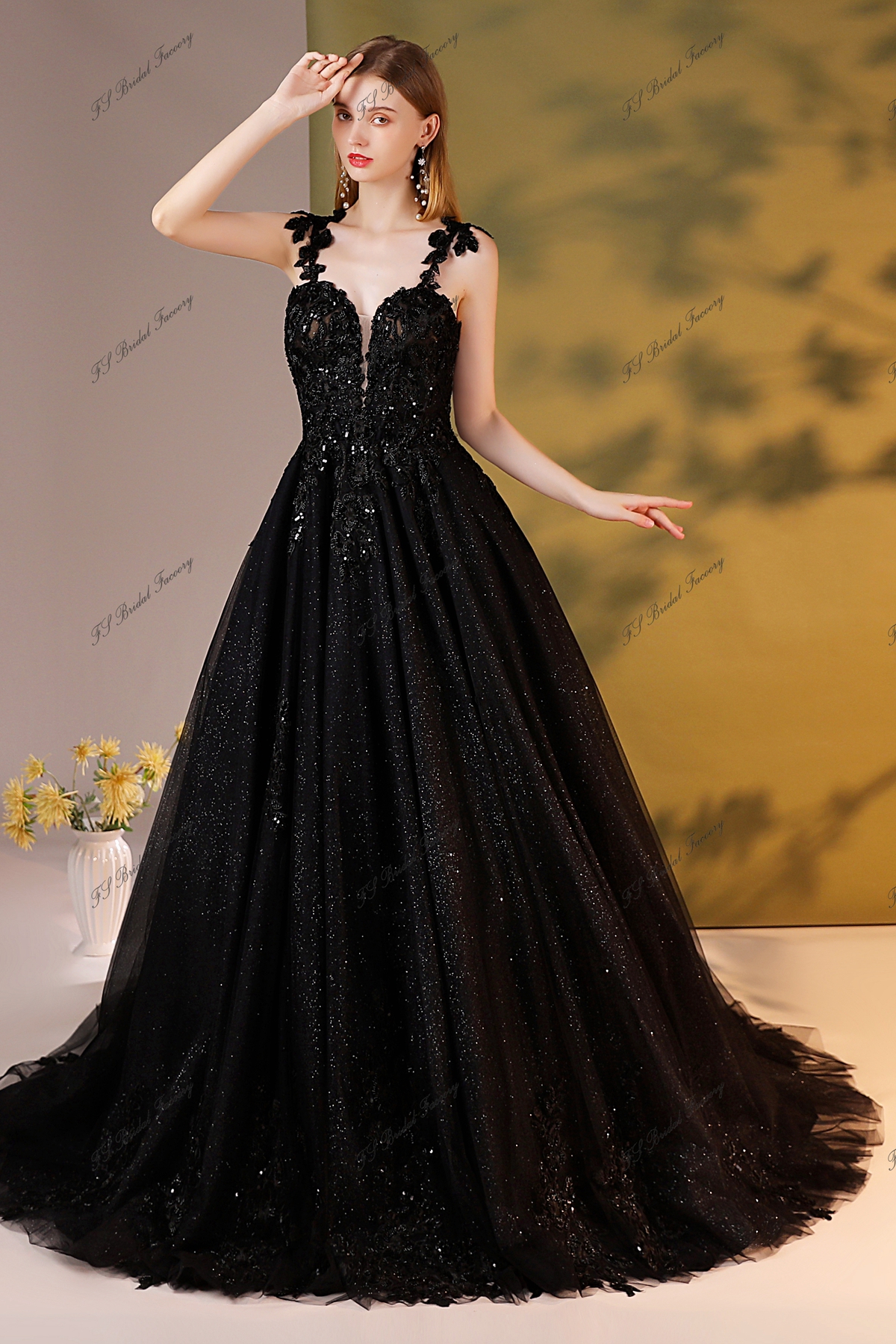 Detached Shoulder Strap With Big Ball Bridal Gown