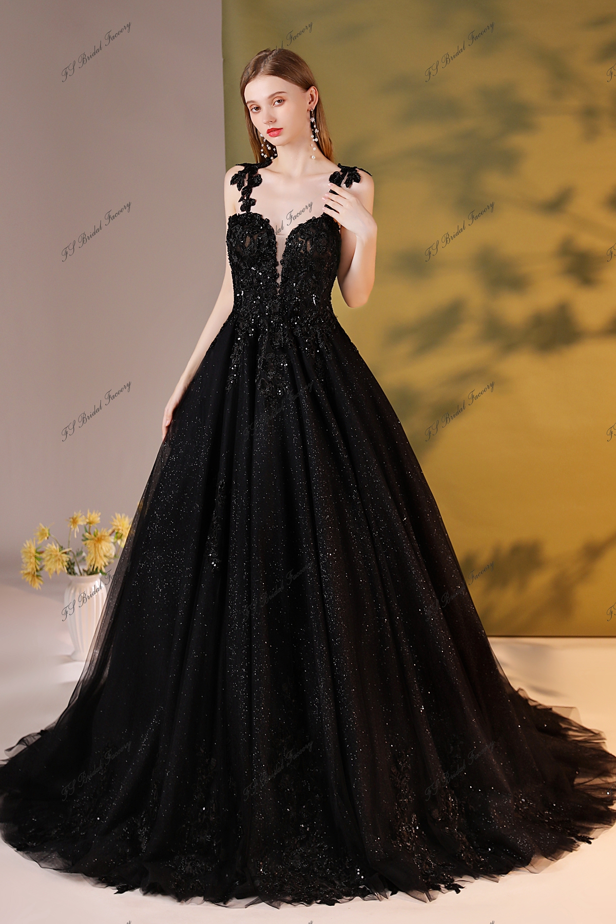 Detached Shoulder Strap With Big Ball Bridal Gown