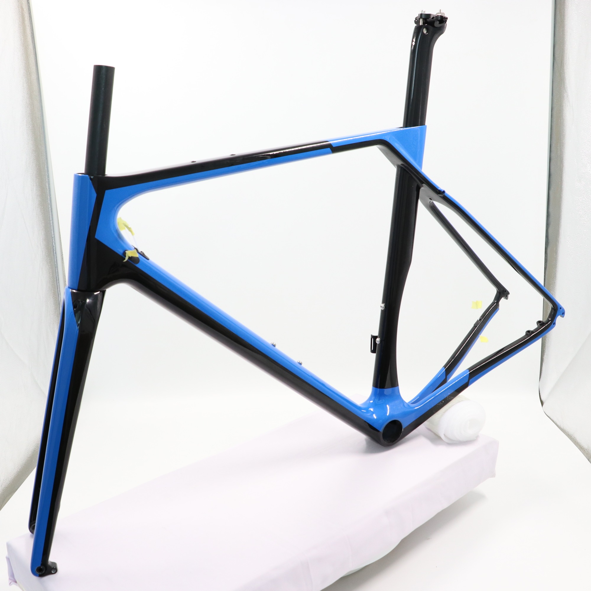 T1000 carbon fiber road bicycle frame with customized painting