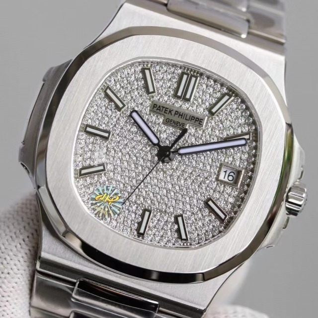 PATEK PHILIPPE 5711