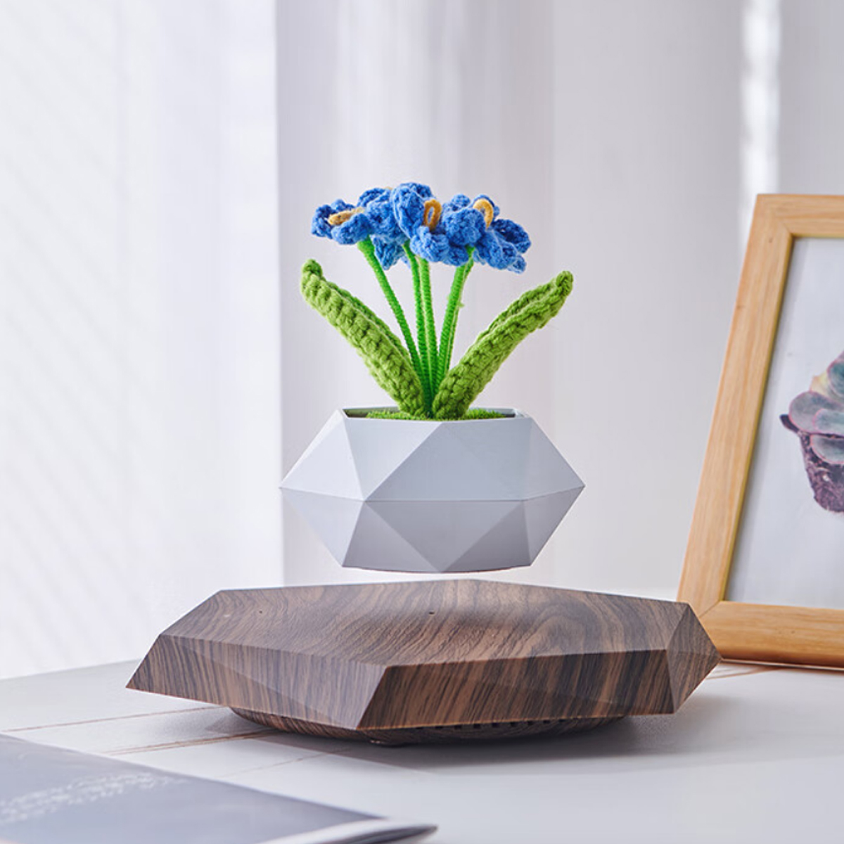 Vlikehome Magnetic Floating Levitating Plant Pot