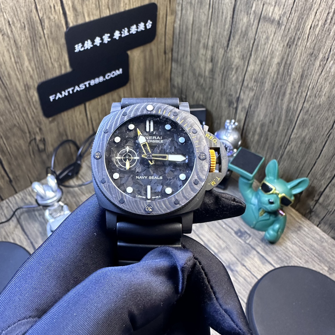 "沛納海PAM1324與PAM1323評測：探索VS廠最新碳纖維與陶瓷材質傑作"