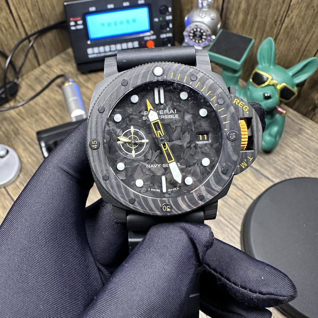 "沛納海PAM1324與PAM1323評測：探索VS廠最新碳纖維與陶瓷材質傑作"