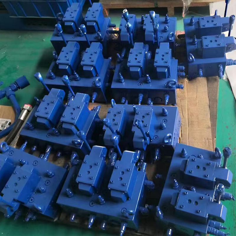 Marine hatchcover control valve group
