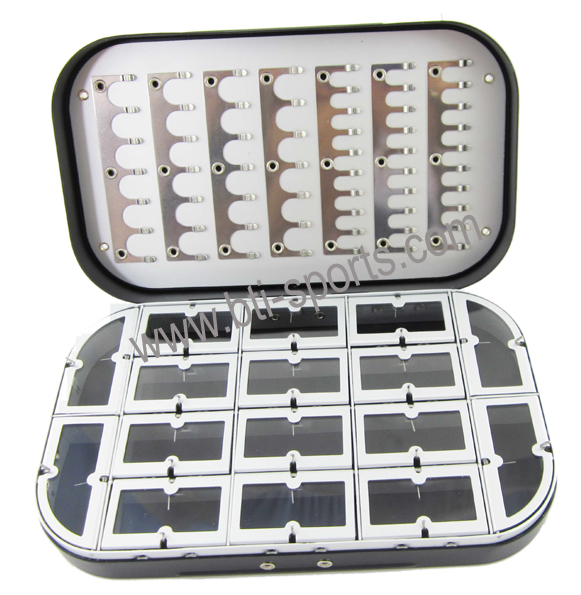 BTI-1500-16WH 16 compartments & 64 clips fly box