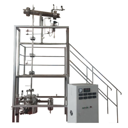 Oil refining equipment with waste plastics