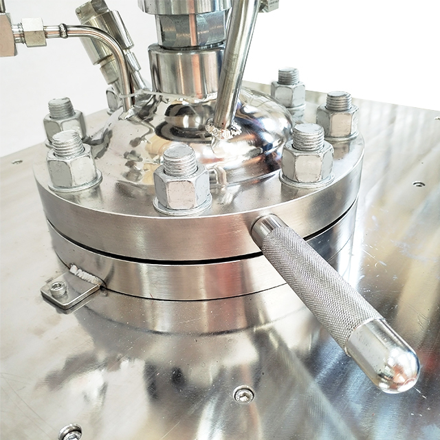 Stainless reactor for polycondesation reaction.