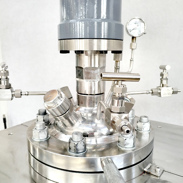 Automatic lab reactor for polycondensation