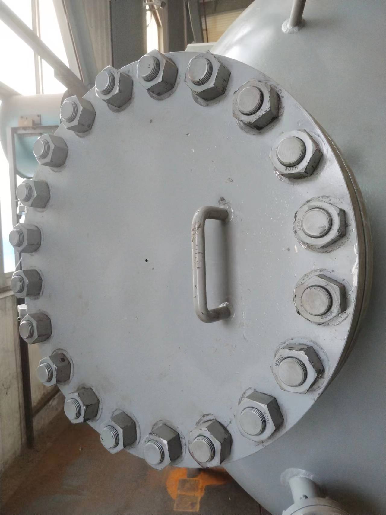 Mining and metallurgy reactor, for alumina and boehmite producing.
