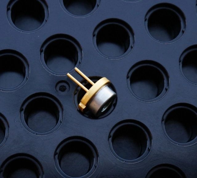 USHIO 638nm 1200mW Organe-Red Laser Diode (TO5 9mm) HL63283HD Single ...