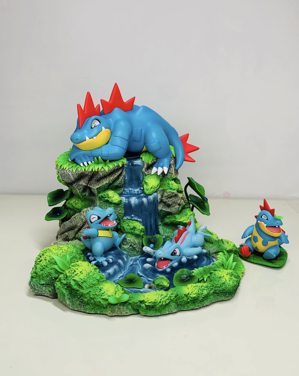 Kipi Studio - Feraligatr Ecology - Pokemon Resin Statue