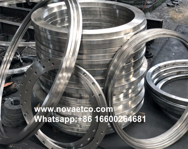 Flat welded large-diameter flange