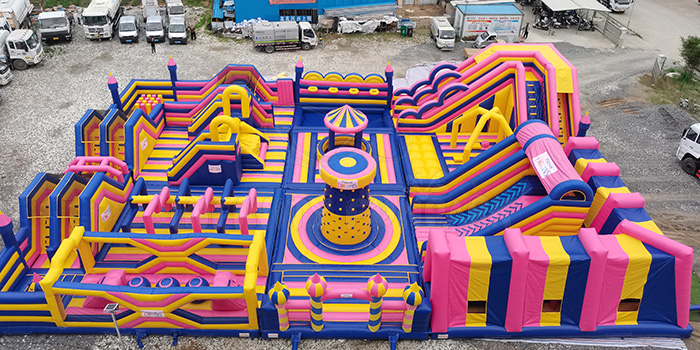 Inflatable Theme Park Layouts: Central Hub vs. Linear Design ROI