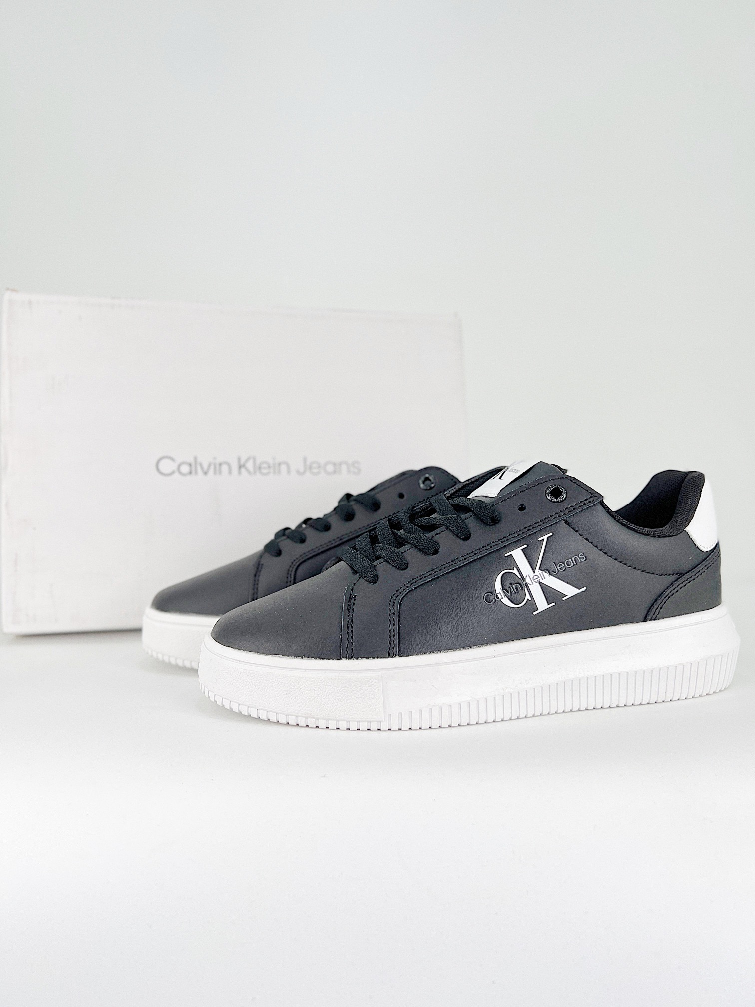 36-45 Calvin Klein has always adhered to the style and concept of the ...