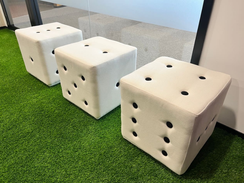 Dice stool