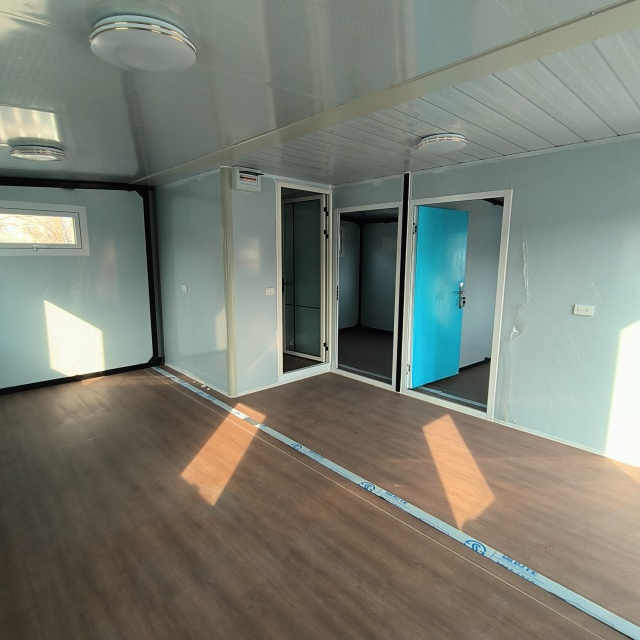 20ft Expandable House With Trailer