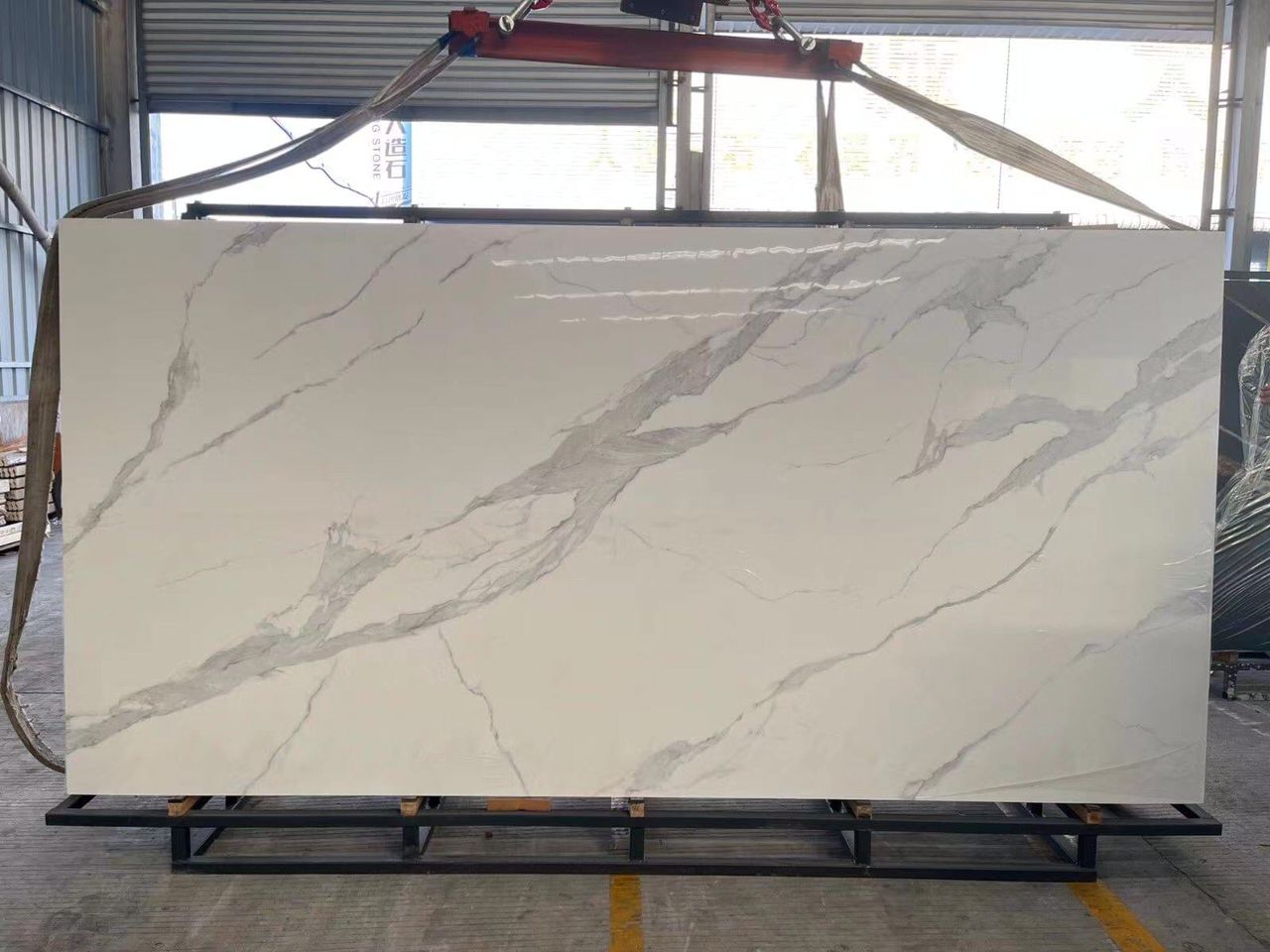 About Extra-Large Format Porcelain Surfaces