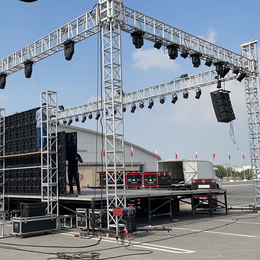 Led screen heavy duty truss setup