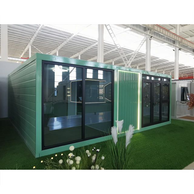Green Flat Roof Expandable Container House
