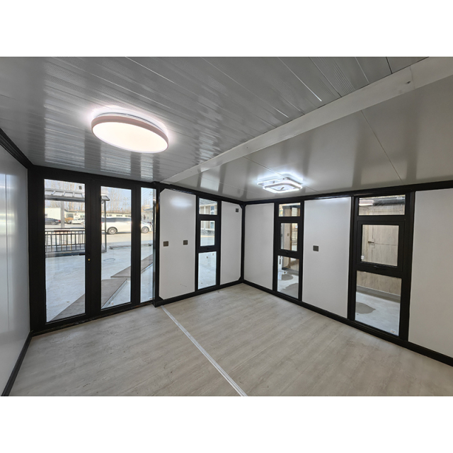 Red Exterior Cladding 20Ft Expandable Container House