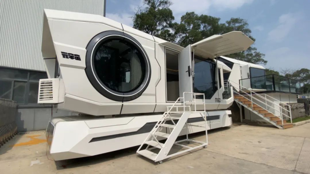 Moving Space capsule house