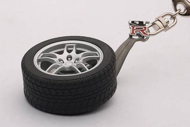 41563 NISSAN SKYLINE GT-R(R33) WHEEL KEYCHAIN (WITH GT-R EMBLEM HANGED)