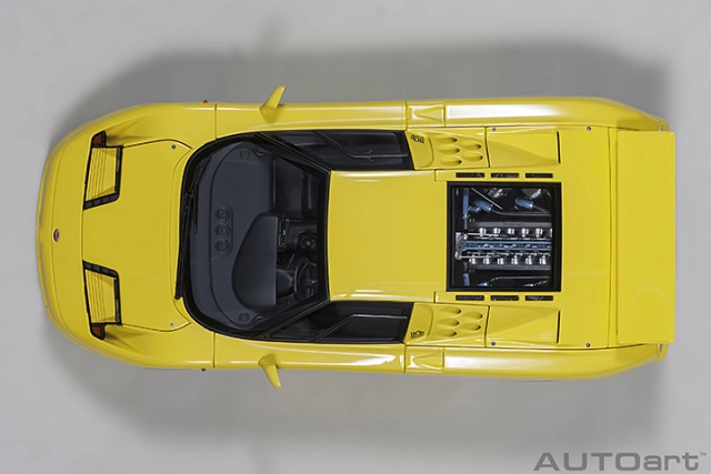 70918 1/18 BUGATTI EB110 SS (GIALLO BUGATTI/YELLOW)
