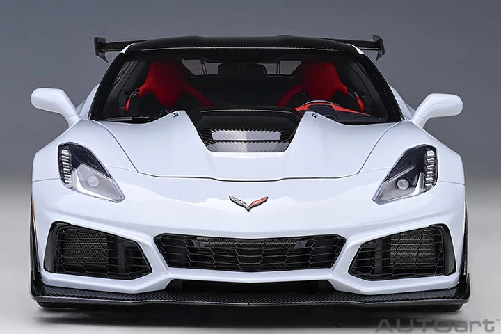 71277 1/18 CHEVROLET CORVETTE C7 ZR1 (CERAMIC MATRIX GREY METALLIC)