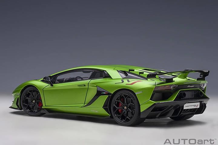 79178 1/18 LAMBORGHINI AVENTADOR SVJ (VERDE ALCEO/MATT GREEN)