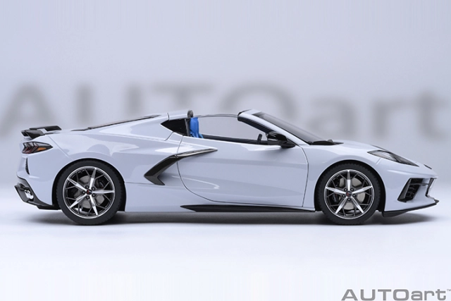 71284 1/18 CHEVROLET CORVETTE C8 STINGRAY Z51 (CERAMIC MATRIX GREY ...
