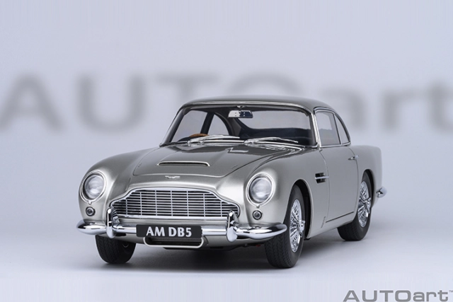 70287 1/18 ASTON MARTIN DB5 (BIRCH SILVER)