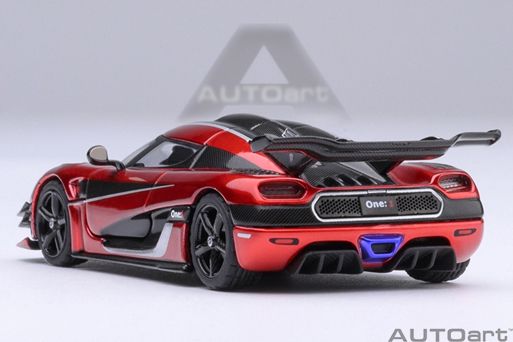 20040 1/64 KOENIGSEGG ONE : 1 (APPLE RED/CARBON FIBER/SILVER STRIPES)