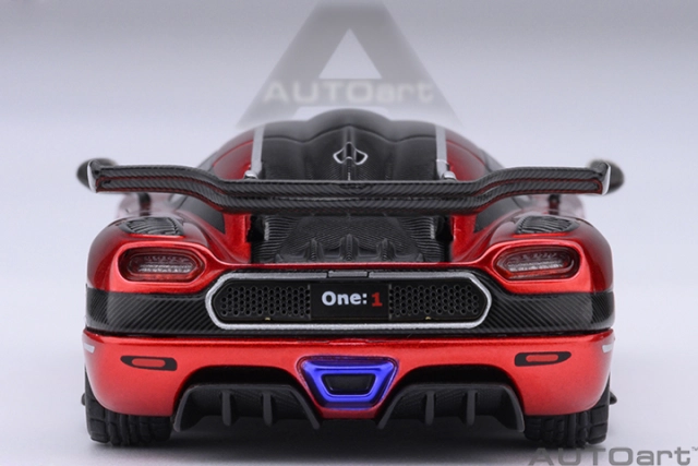 20040 1/64 KOENIGSEGG ONE : 1 (APPLE RED/CARBON FIBER/SILVER STRIPES)