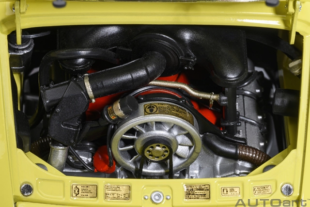 78033 1/18 PORSCHE 911 CARRERA 2.7 RS (LIGHT YELLOW/GREEN STRIPES)