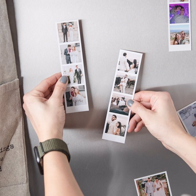Photo booth magnet