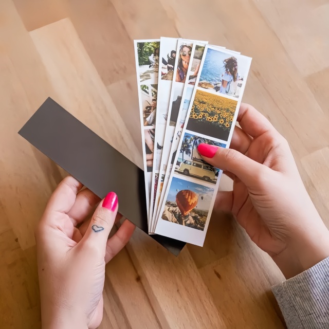 Photo booth magnet