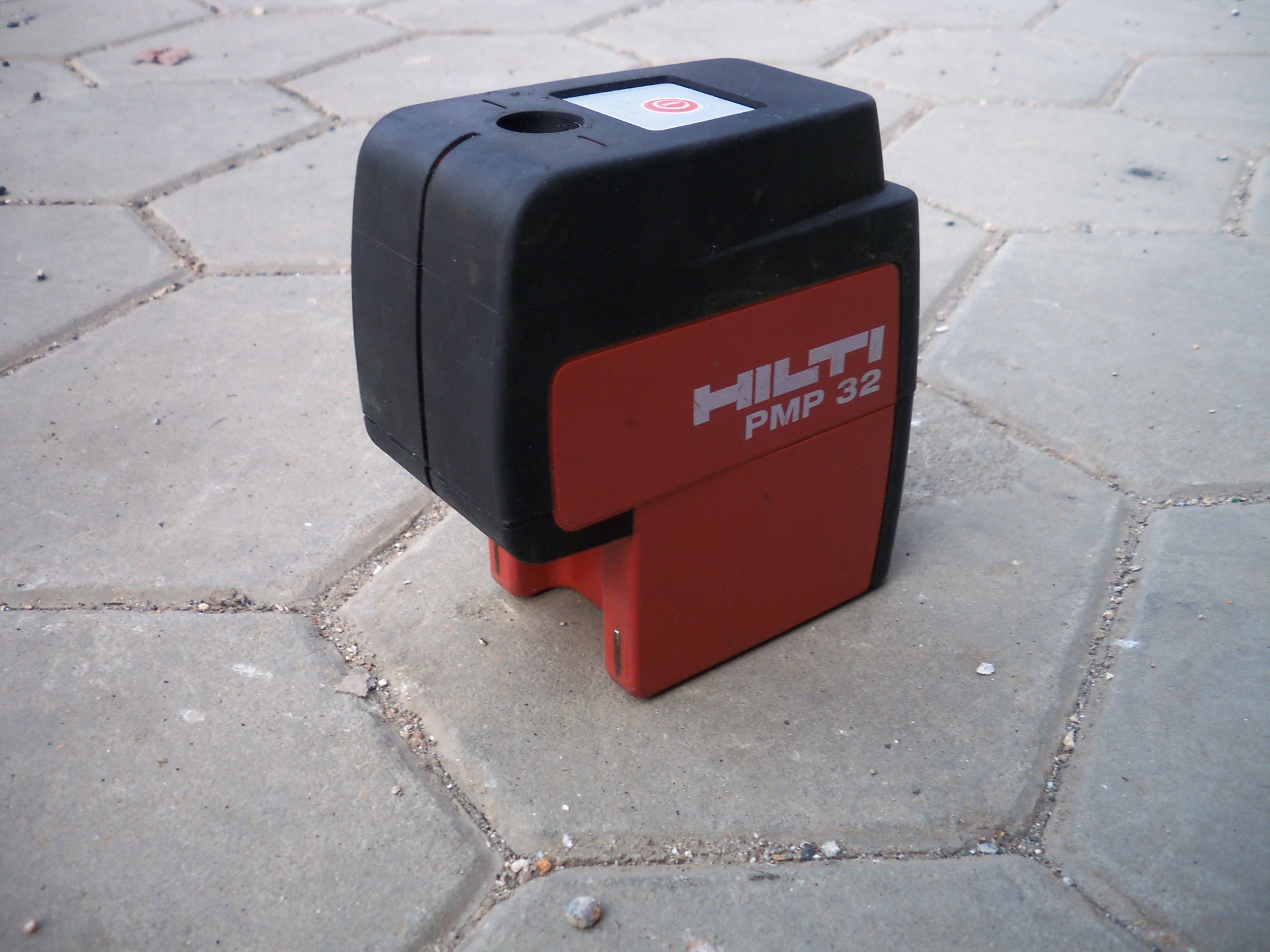 HILTI PMP 32 SELF LEVELING PLUMB LASER LEVEL