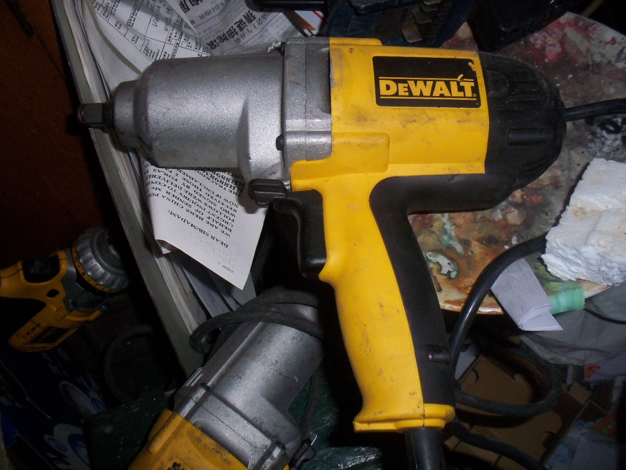 DEWALT DW293 1/2" (13mm) Impact Wrench with Hog Ring Anvil