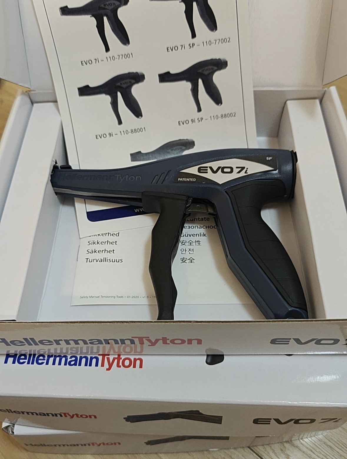 GENUINE HellermannTyton Cable tie tool for 2.5 - 4.8mm, manual, 0.284kg, blue Art.-No. 110-77001 ...