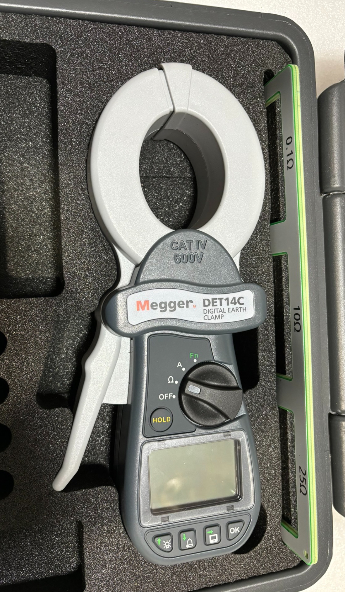 GENUINE Megger DET14C Clamp-on Earth Tester