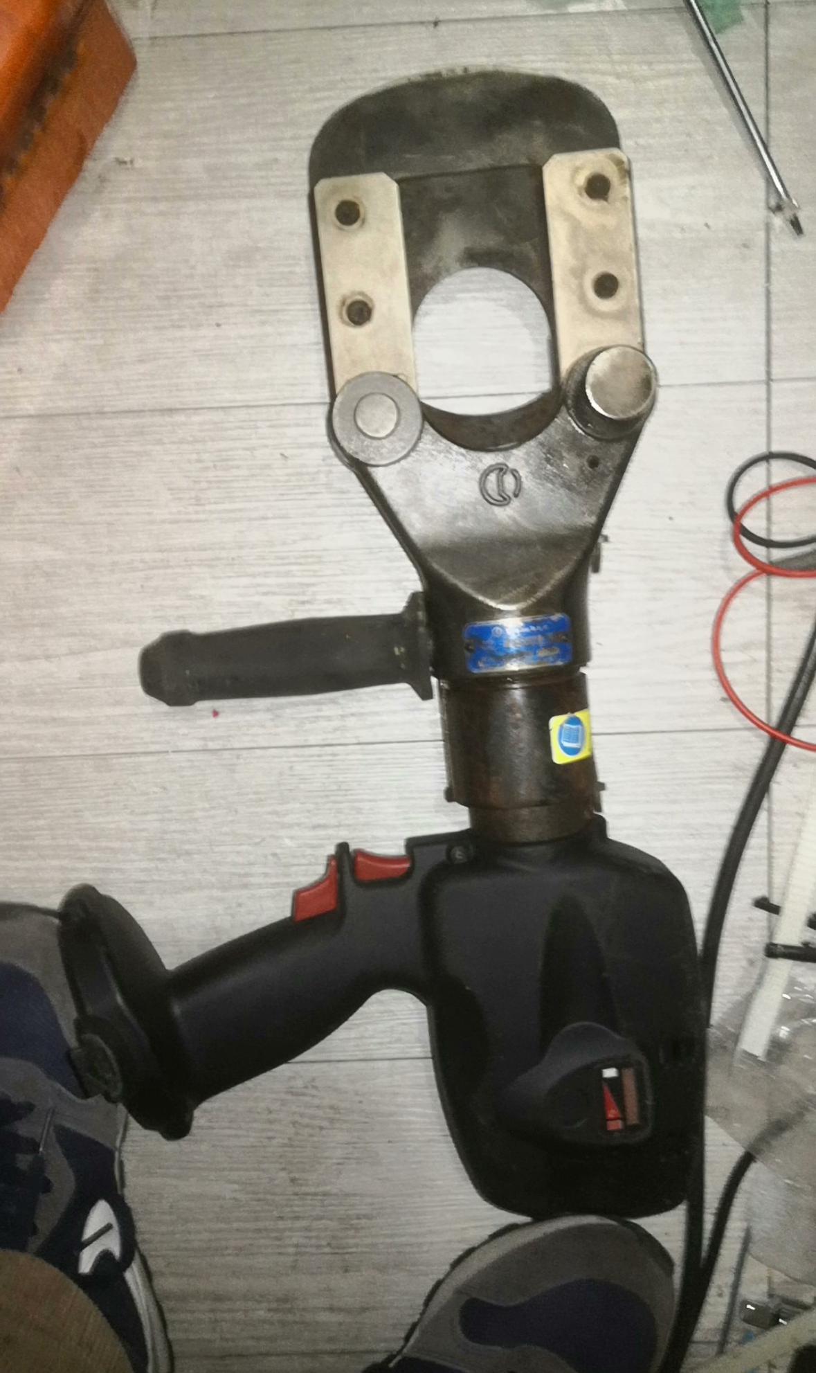 CEMBRE TC055 HYDRAULIC WIRE ROPE CUTTER