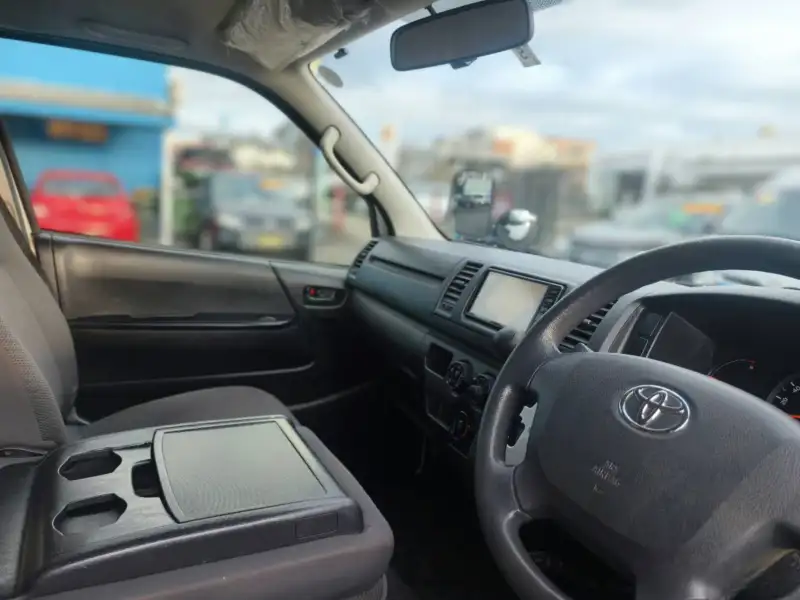 2017 TOYOTA Hiace, auto, 73580km, Ready for work