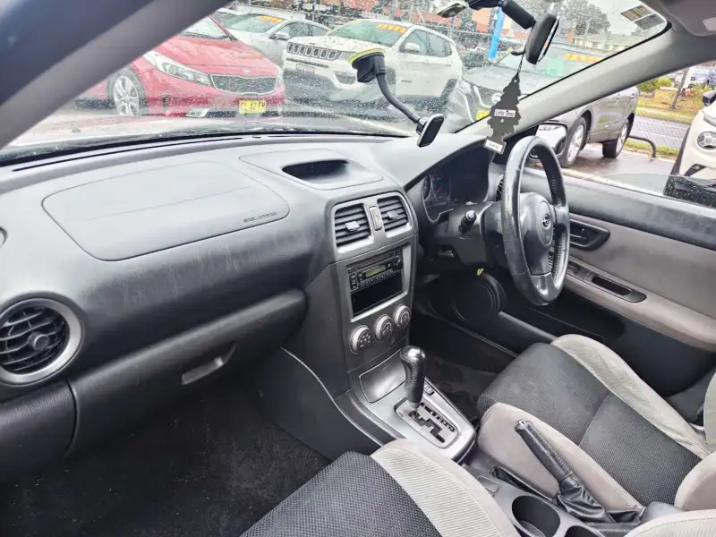 2006 SUBARU IMPREZA RV (AWD), auto, low kilometers, $ 3500 Cheap runaround.