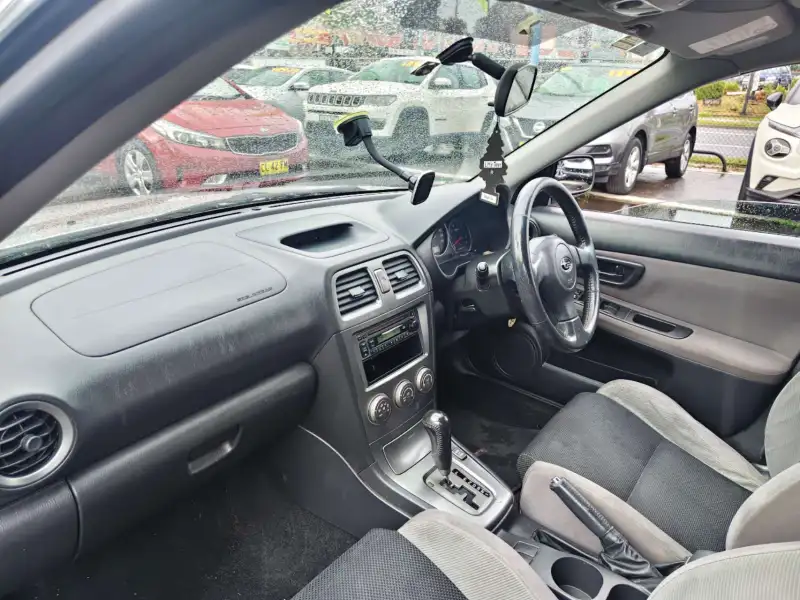 2006 SUBARU IMPREZA RV (AWD), auto, low kilometers, $ 3500 Cheap runaround.